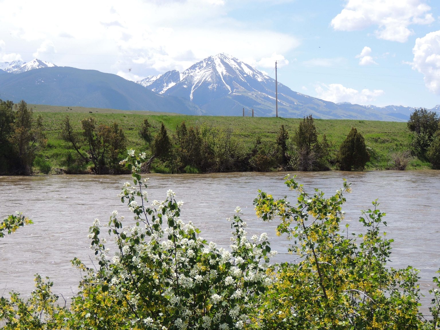 Scenic Paradise Valley – Yellowstone Edge RV Park – Paradise Valley, MT